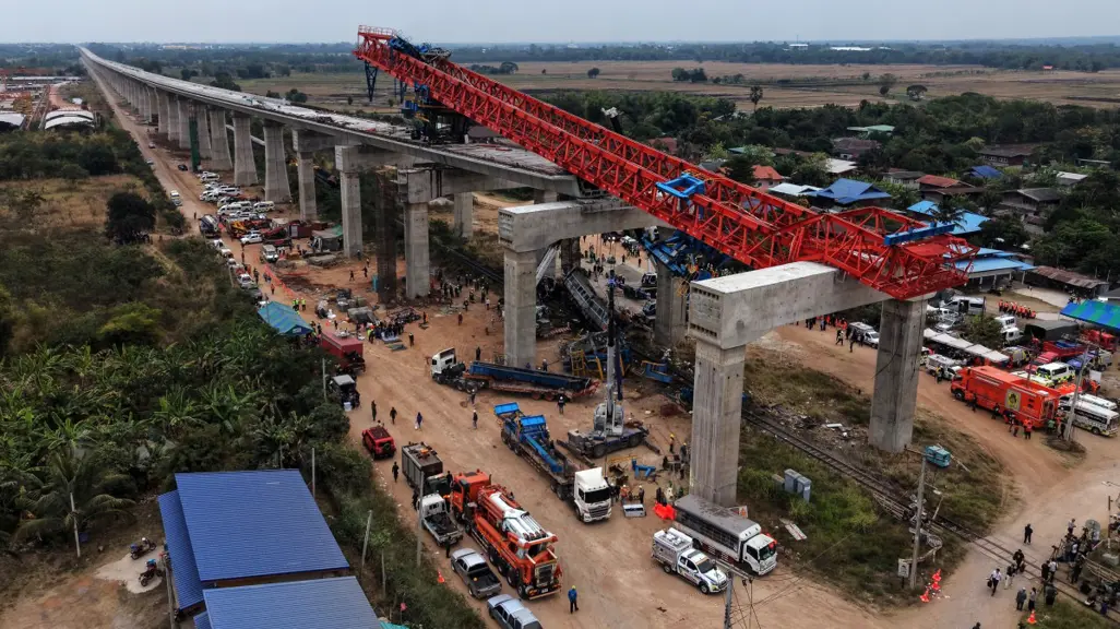 Thailand crane collapses onto train, killing 32