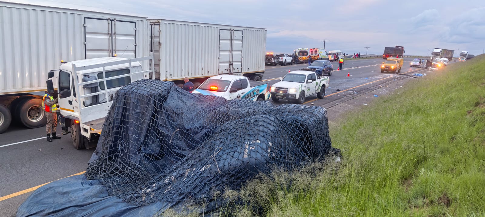 8 people killed in collision involving truck, taxi on N3's Van Reenen's ...