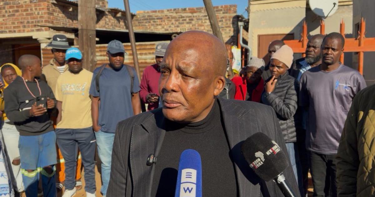 Motsoaledi promises repatriation help for Zimbabwean family killed in crash