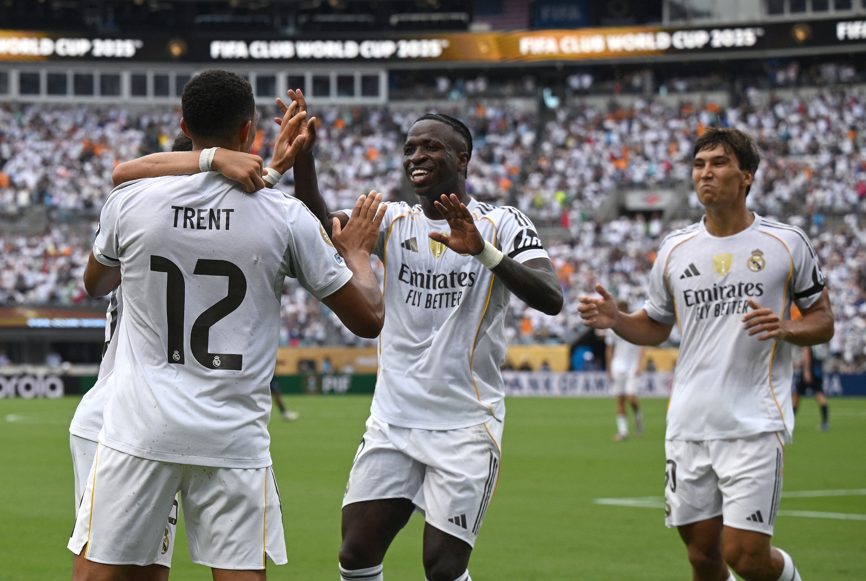 Ten-man Real Madrid show class in Pachuca win