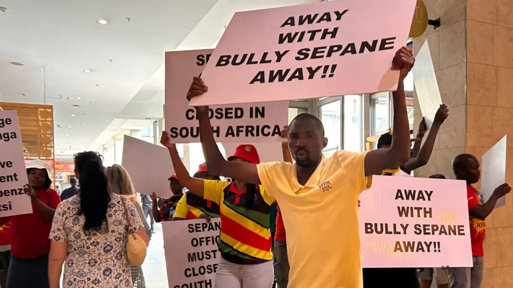 Restaurant workers accuses high-end restaurants of exploitation