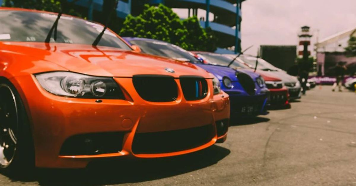 Is it legal? Traffic official responds to loud car 'pops and bangs'