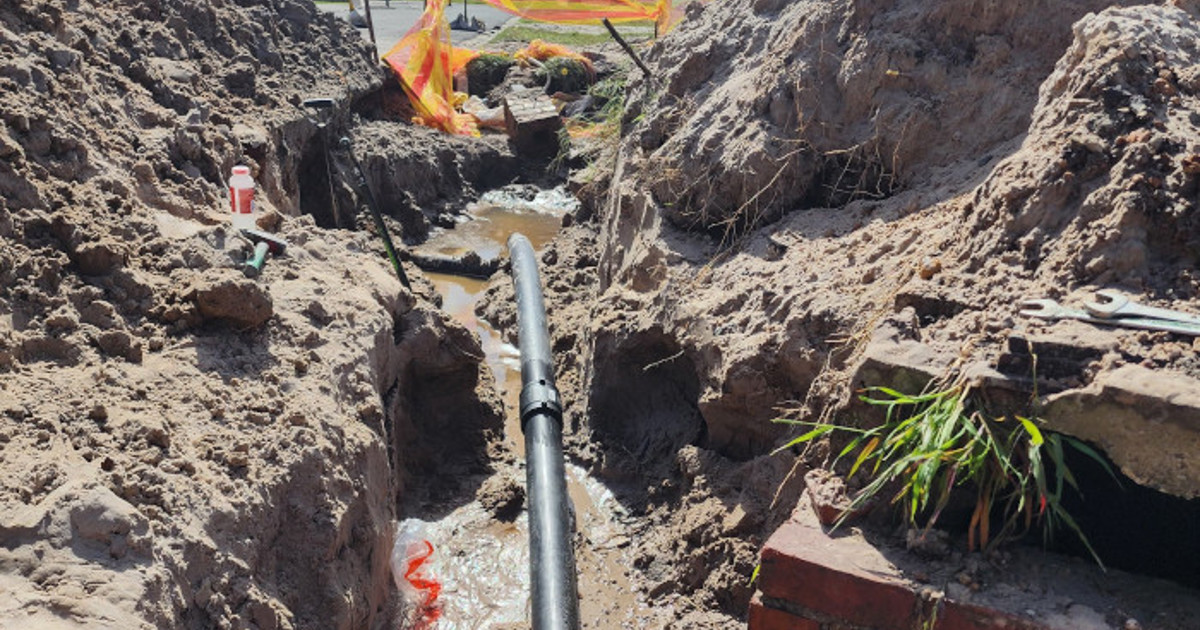 Hout Bay residents frustrated with delays in fixing water pipe bursts ...