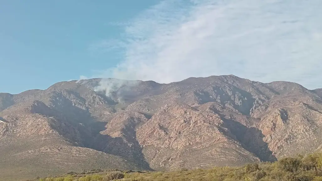 Cape Winelands fire crews battle to contain Kogmanskloof blaze