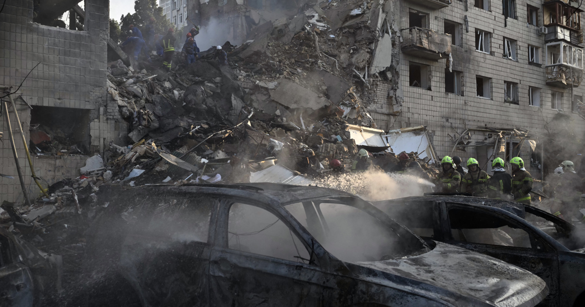 Russian strikes kill 14 in 'horrific' attack on Kyiv