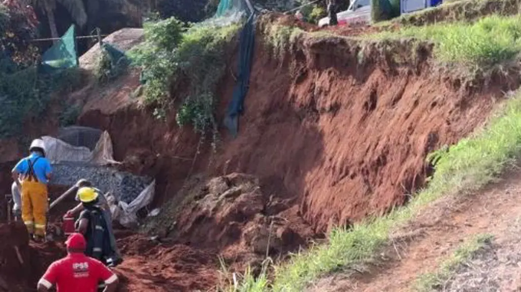 Construction worker found alive, four die in embankment collapse in ...