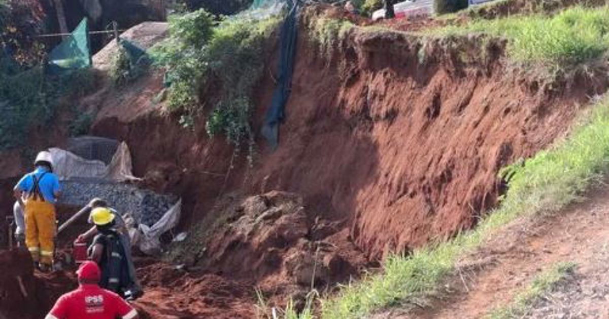 Construction worker found alive, four die in embankment collapse in ...