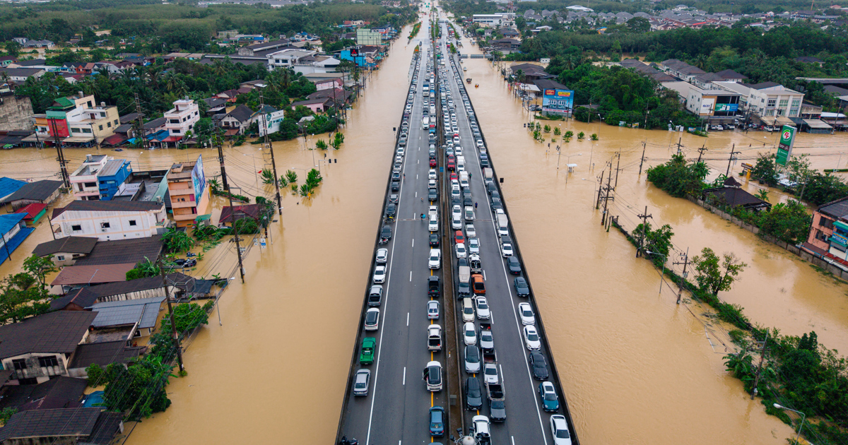 Thailand, Indonesia begin clean-up after massive floods kill hundreds