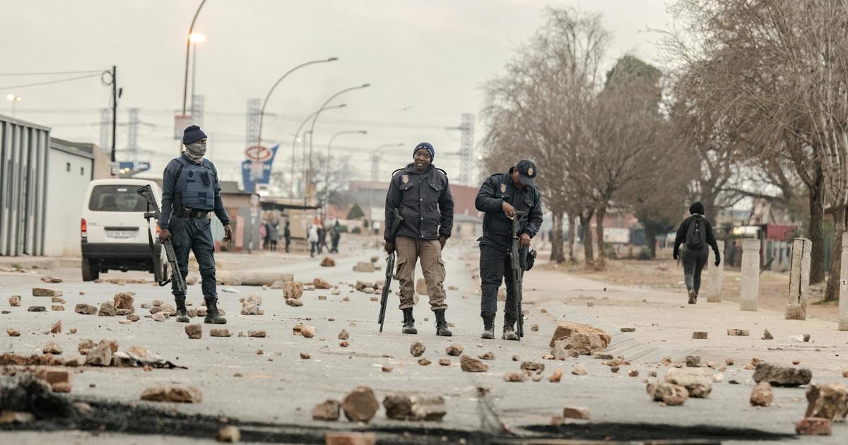 At least a dozen Tembisa residents injured in running battles with ...