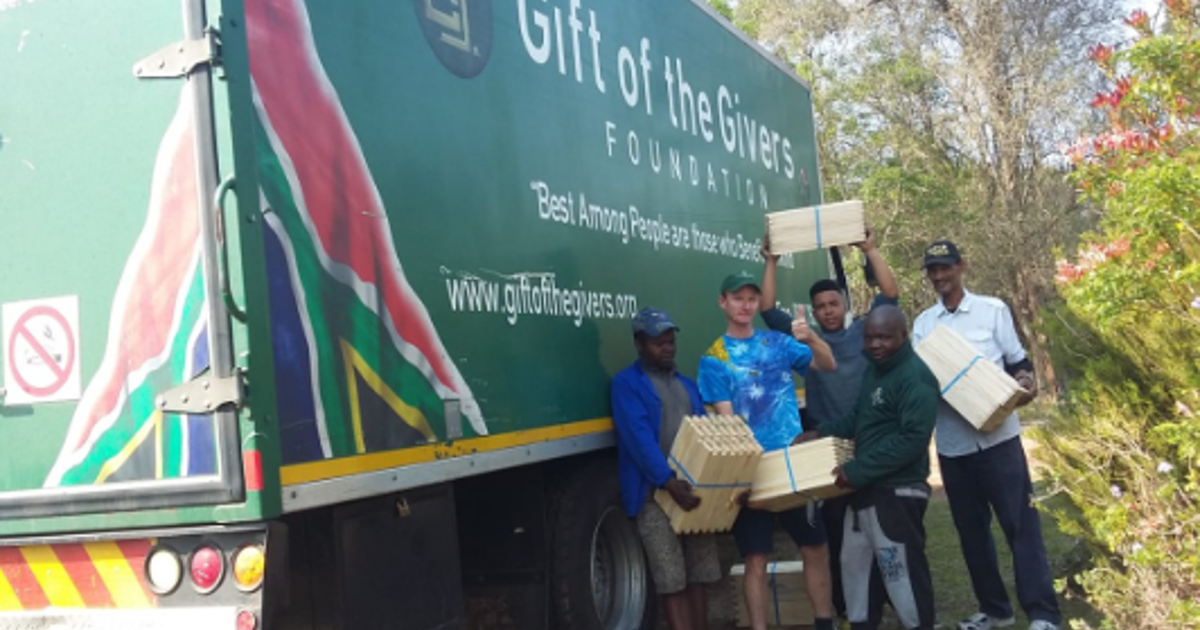 Gift of the Givers, local volunteers reestablish Knysna honeybee ...