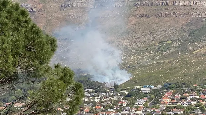 Deer Park fire on lower slopes of Table Mountain contained
