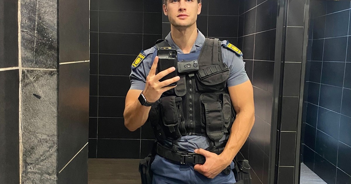 SA’s viral ‘hot cop’ in hot water for uniform selfies