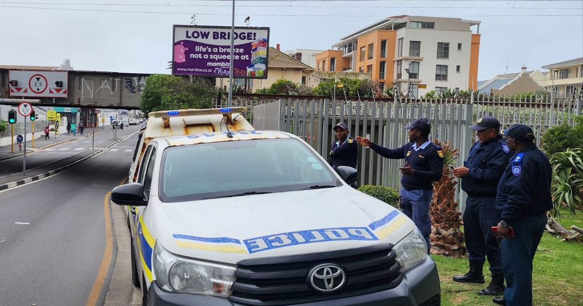 WATCH: Muizenberg's notorious truck-eating bridge stops suspected hijackers