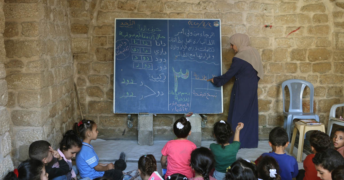 Schools but no books: Gaza's children return to makeshift classrooms