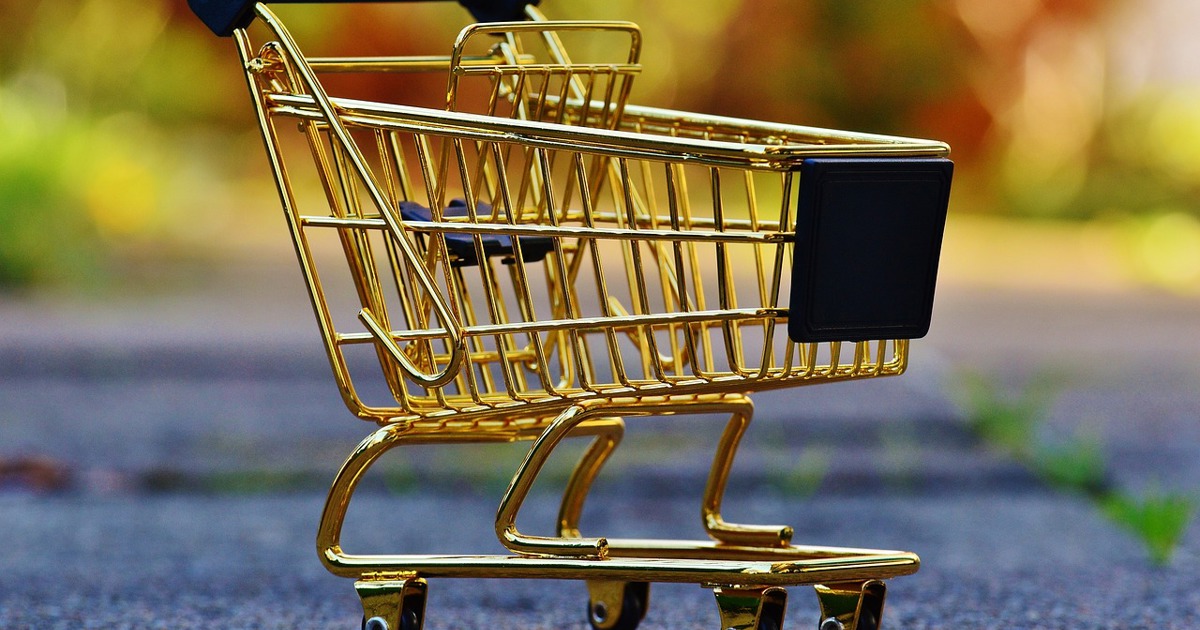 WATCH: Woman goes viral for trolley dash at Makro