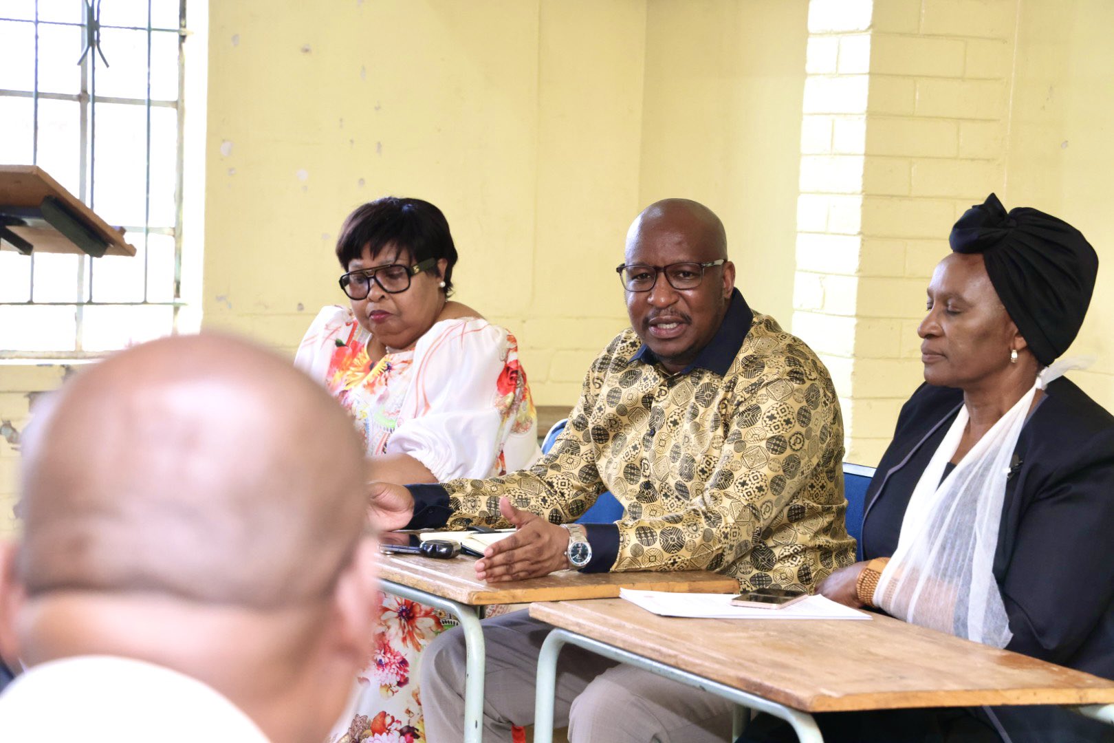 Heated exchange between community members, GDE officials at Nigel school