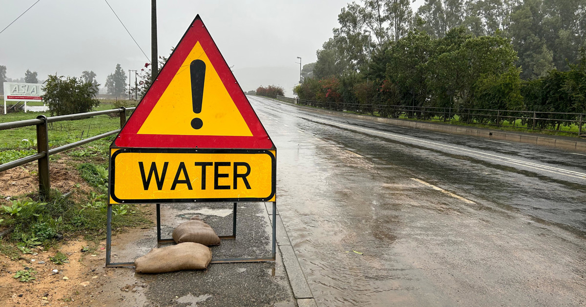 Good progress being made on road work linking Citrusdal to N7 highway ...