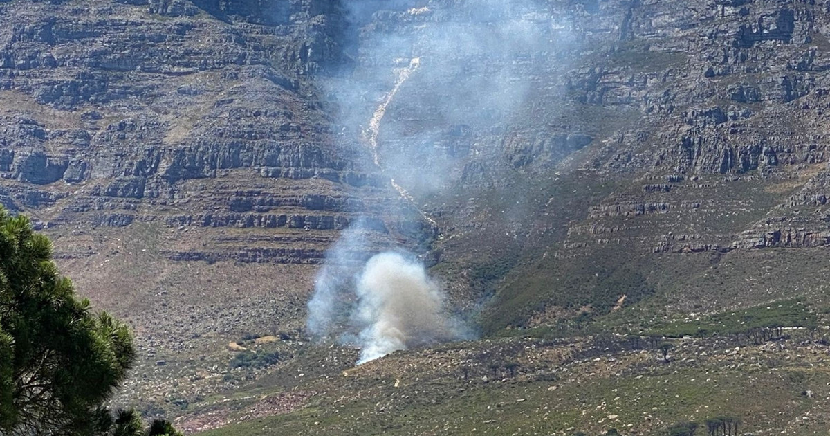 Firefighters contain Platteklip Gorge hiking trail fire