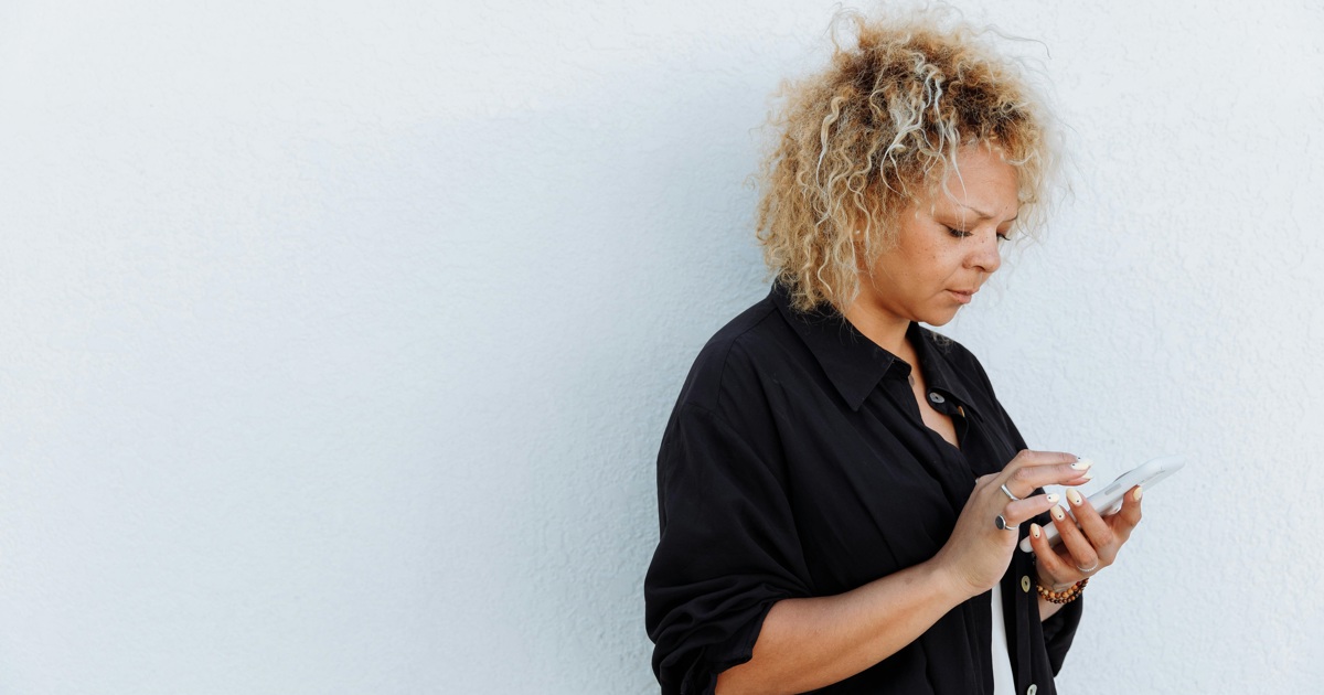 LISTEN: Is it rude to find out who’s a on the guest list BEFORE you RSVP?