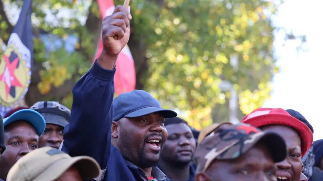 PICS, VIDEO: NUMSA members brave the cold to picket outside IDC