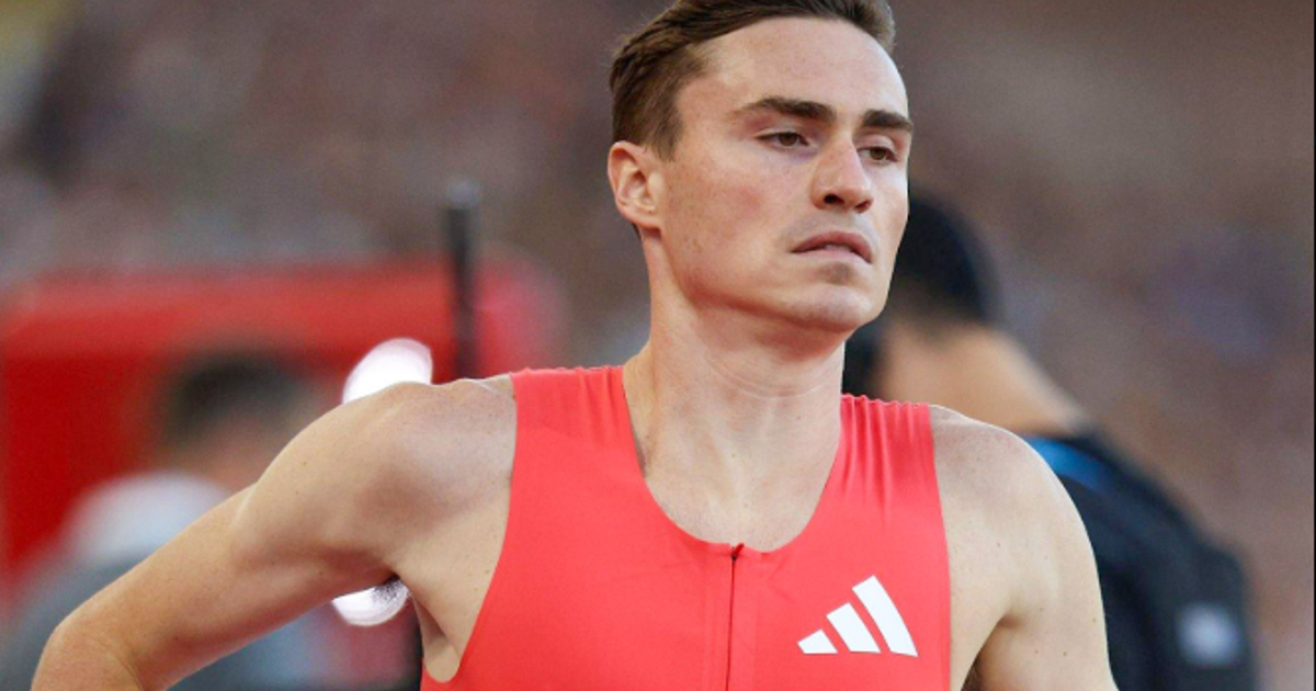 Josh Hoey breaks 800m indoor world record in Boston