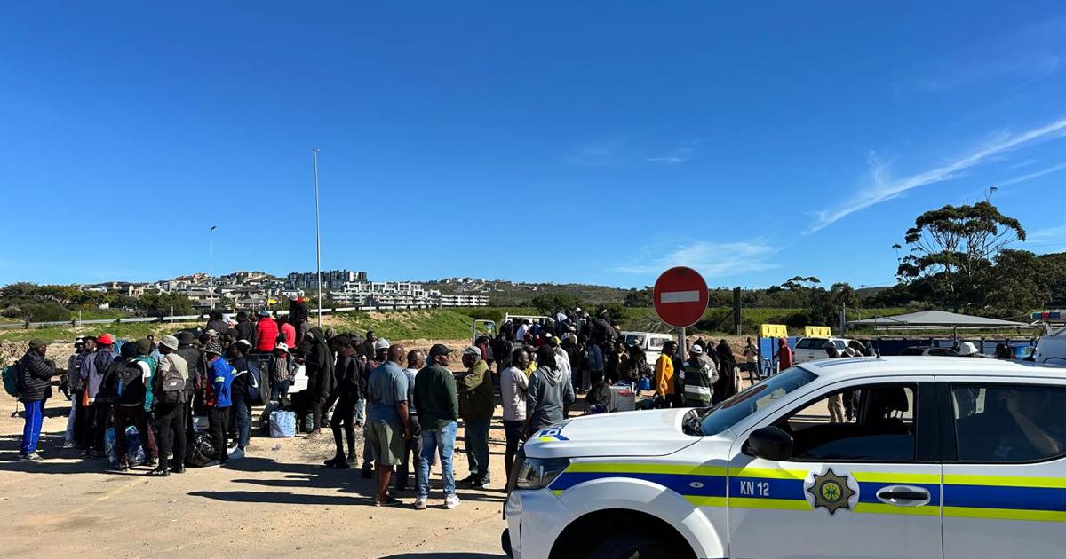 Officials locked in emergency meeting over Mossel Bay violence