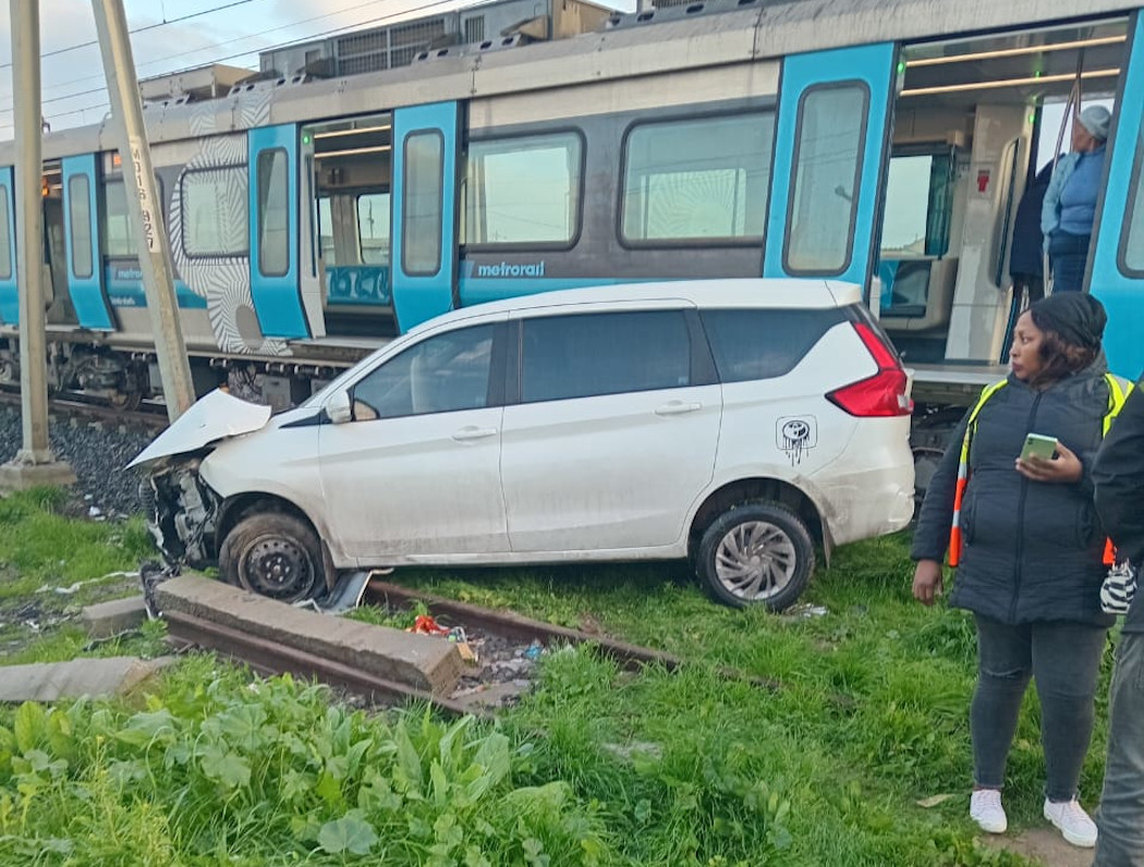 Level crossing safety raises ire of political parties after Philippi ...
