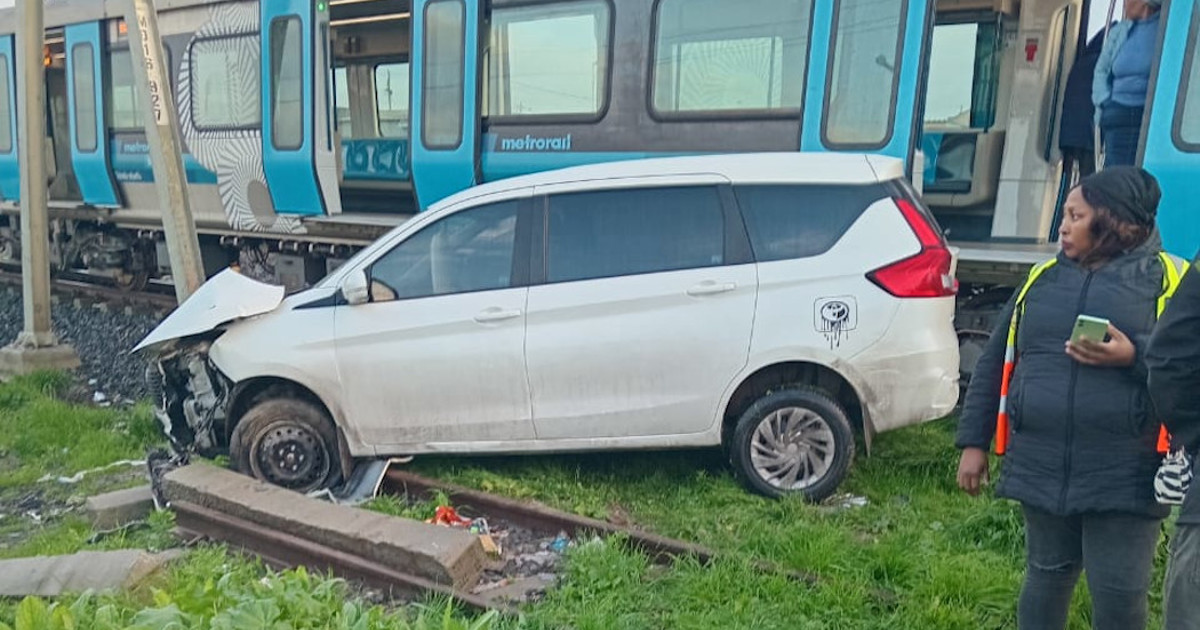 Level crossing safety raises ire of political parties after Philippi ...