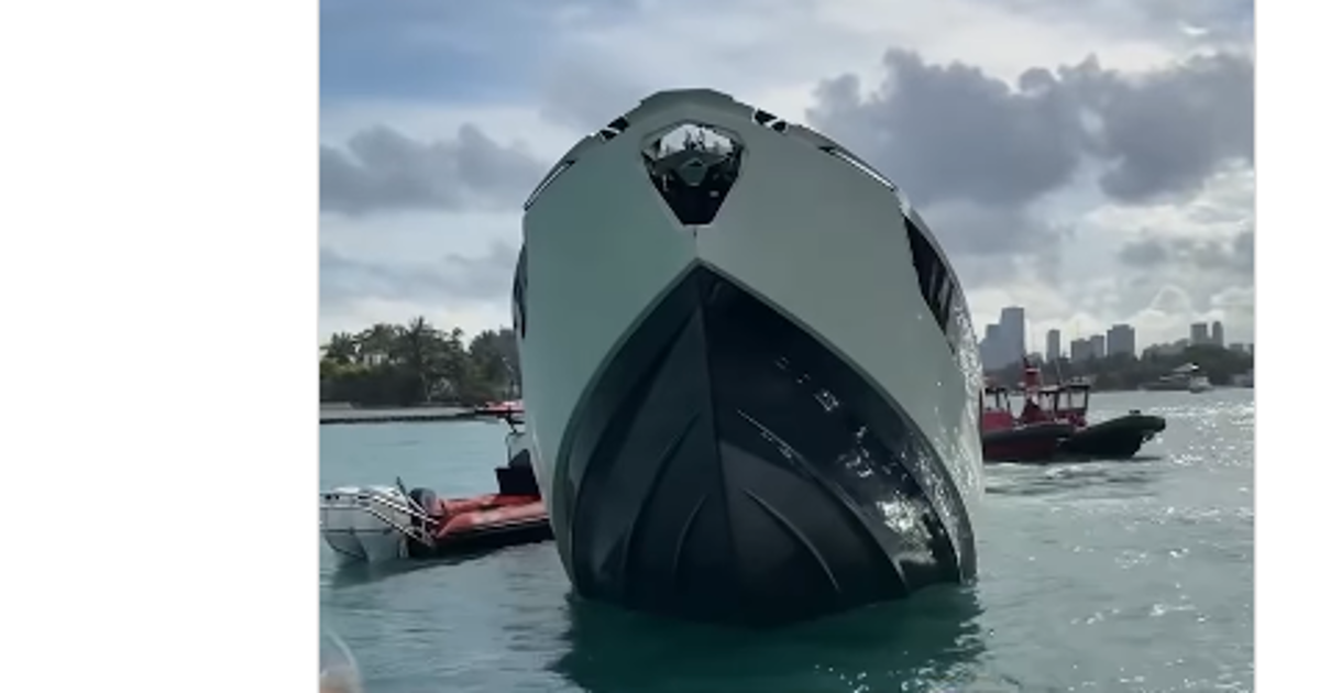 Watch: luxury yacht with about 30 influencers on board - flips over