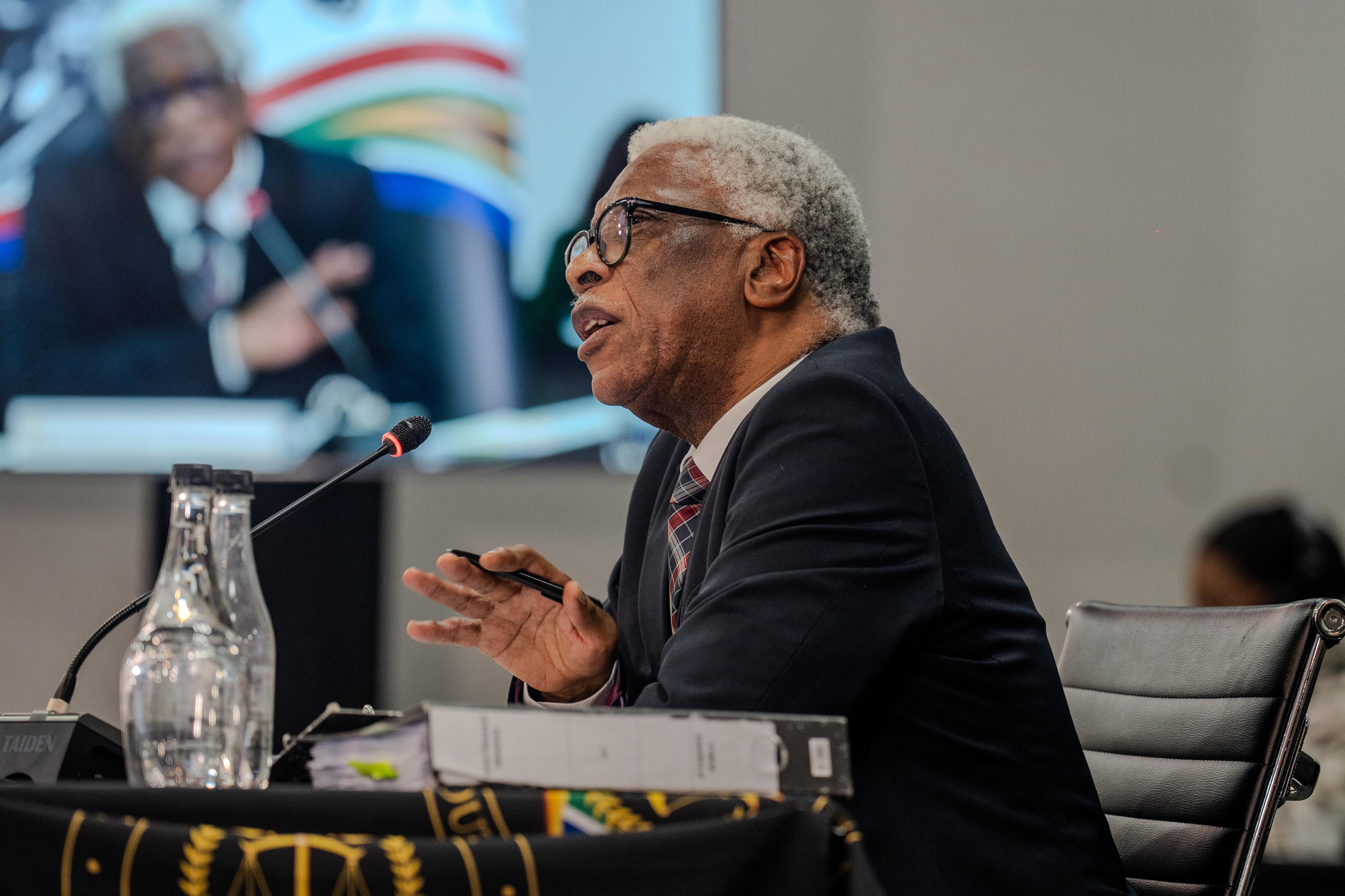 Mbenenge defends sending a late-night apology text message to Mengo